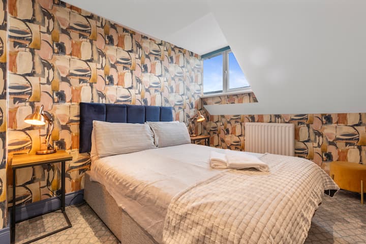Room 8 44 North - Derry