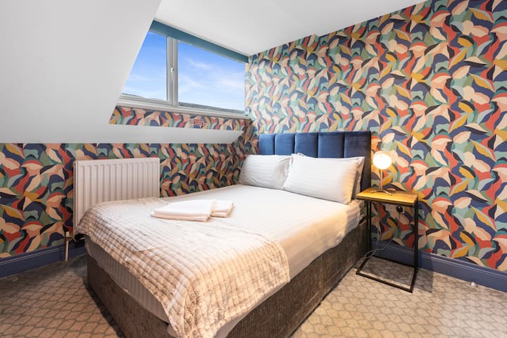 Room 7 44 North - Derry