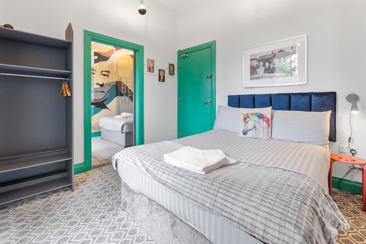 Room 2 44 North - Derry