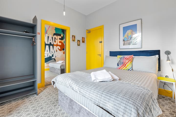 Room 5 44 North - Derry