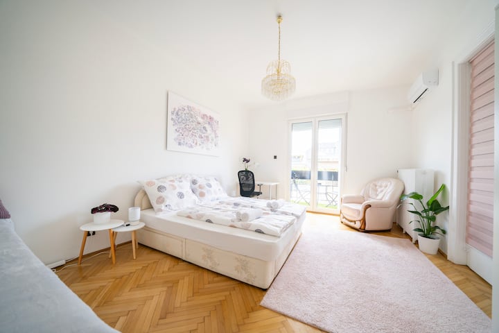 Pozsonyi Suite – 3br Family Stay | Ac + Balcony - Ungarn