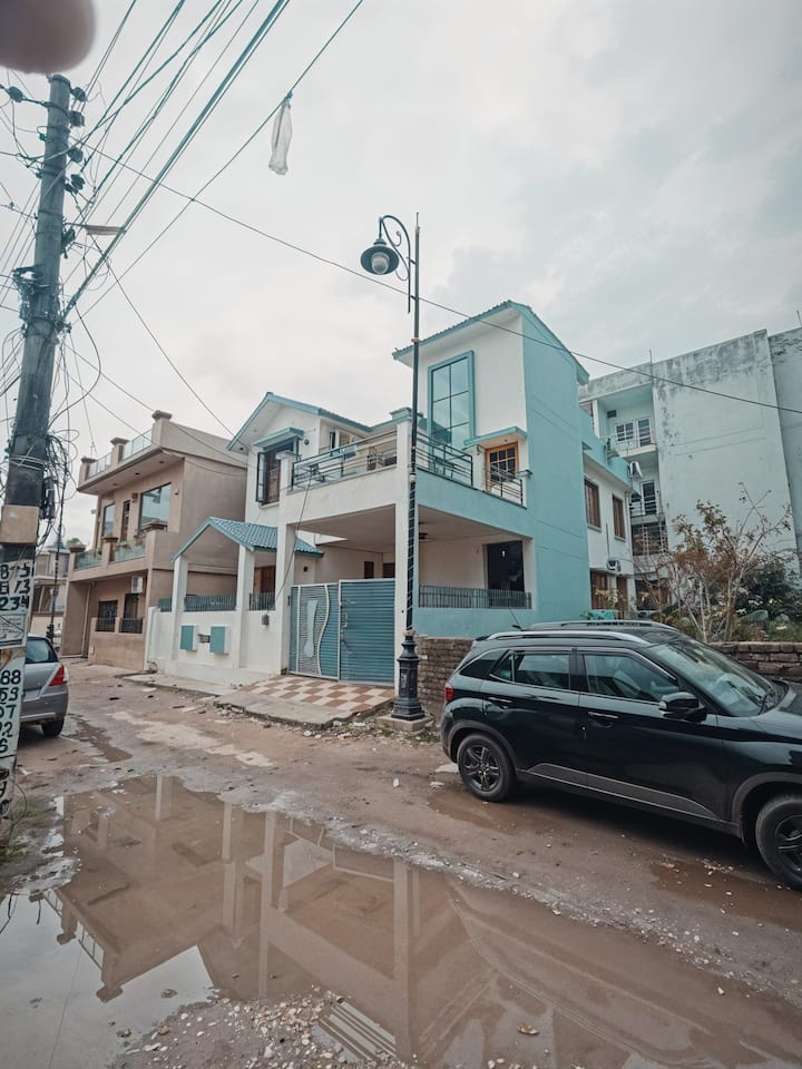 Rishidwar Homestay 3br-gf In Risikesh By Homeyhuts - 리시케시