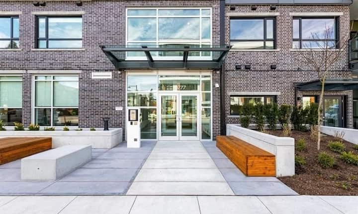 Central Location 1 Bedroom Apt - Surrey