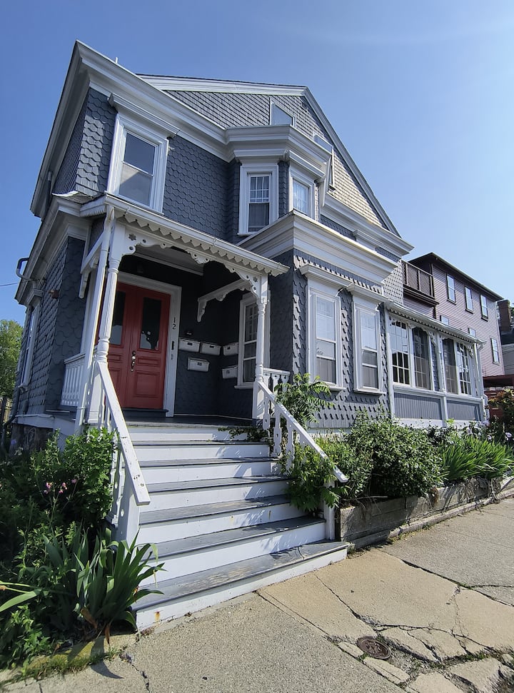 Downtown Newport Gem / Walkable Location - Newport, RI
