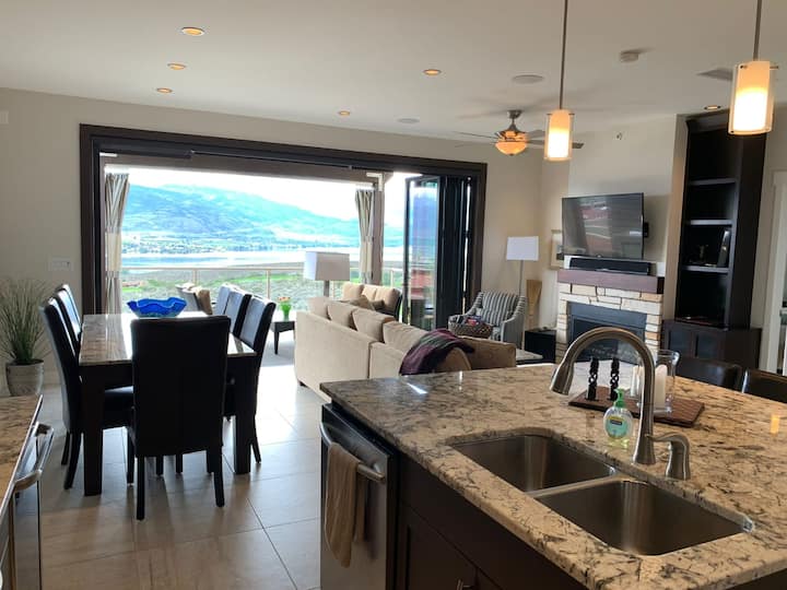 2 Bdr Townhouse With Lake, Mountain & Golf Views - Osoyoos
