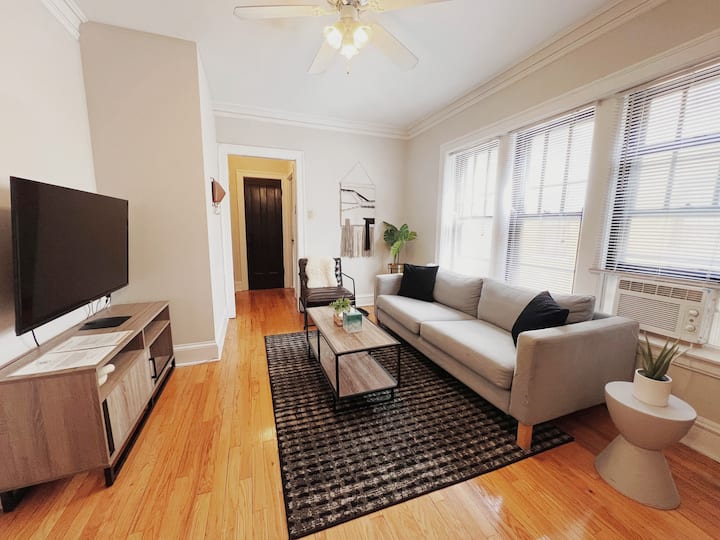 Homey 1br Space Apartment - Chicago, IL