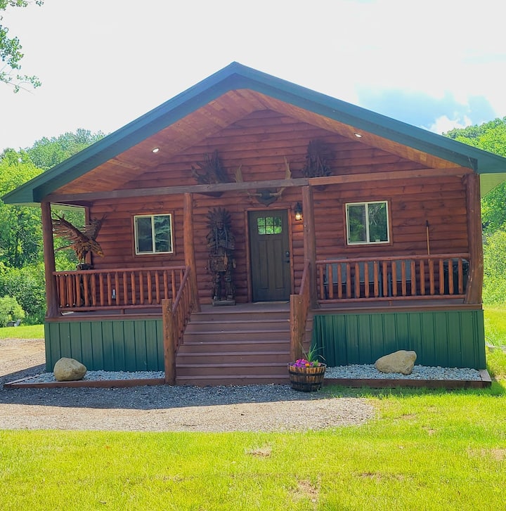Riverfront Deer Cabin - Big Rapids, MI