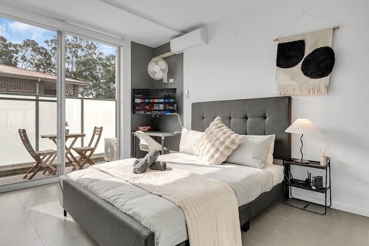 Bright Studio | Balcony | 12 Mins Walk To Train - Strathfield