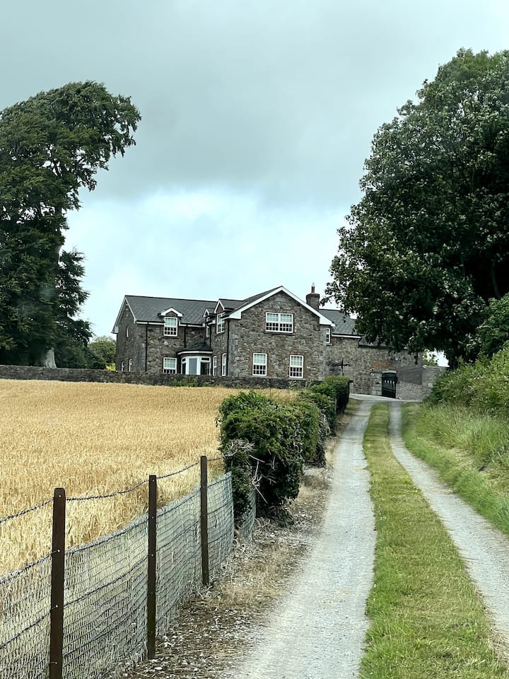 Stone House, Boyne Valley Views, 6 Beds, Sleeps 10 - Drogheda