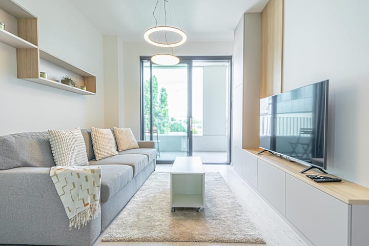 8-min To Airport | 1br & 1lr Apt W/ Parking, Wifi - Bratislava