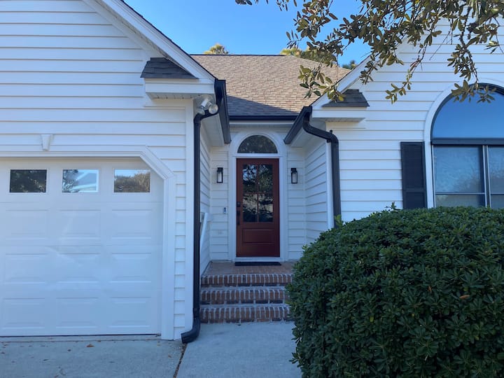 Newly Renovated Coastal Cottage - Carolina Beach, NC
