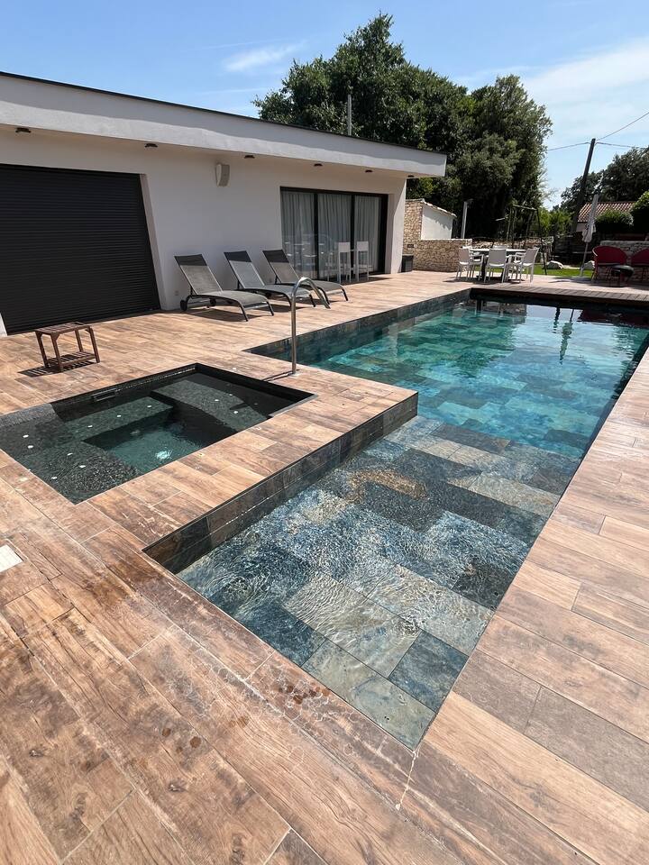 Logement Et Piscine 6 Personnes - Nîmes