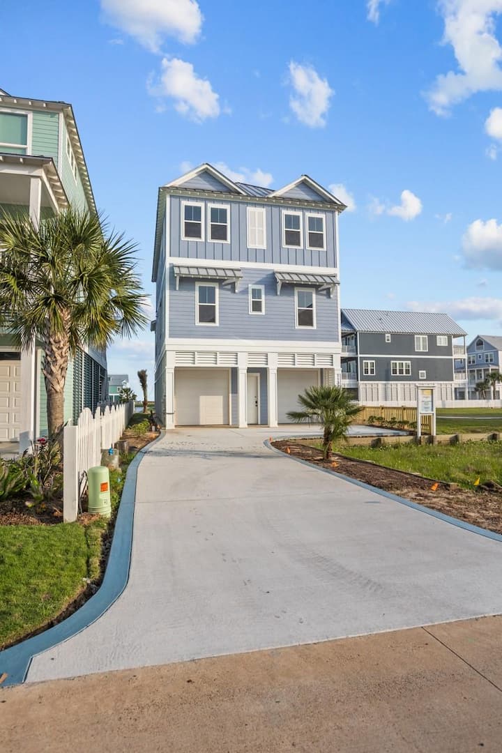 5bdr 5 Bath • Sleeps 13 Breathtaking Balcony View - Jamaica Beach, TX