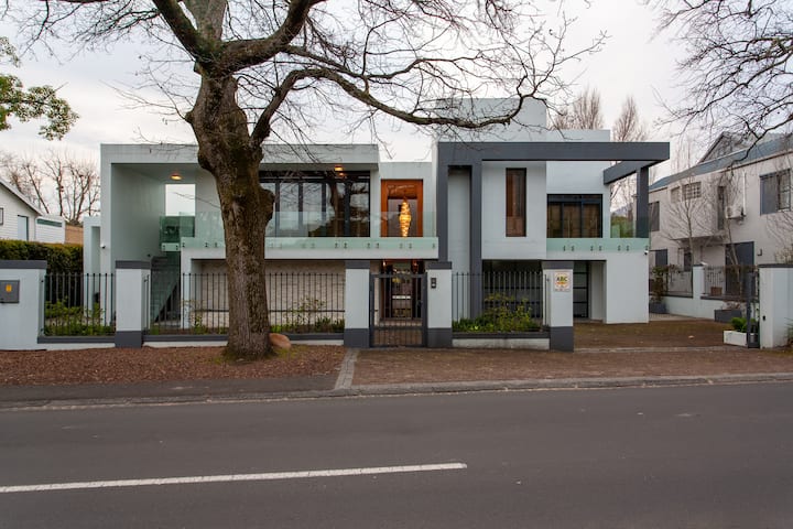 Stellenbosch Pool Villa Central - 斯泰倫博斯