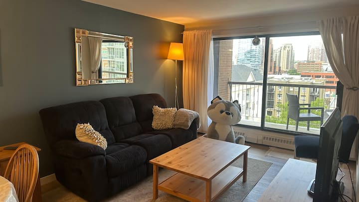 Beautiful 2 Bedroom Condo In Great Location - Calgary