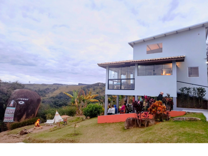 Chalé Espaçoso Com Vista Linda Para Montanhas - Amparo
