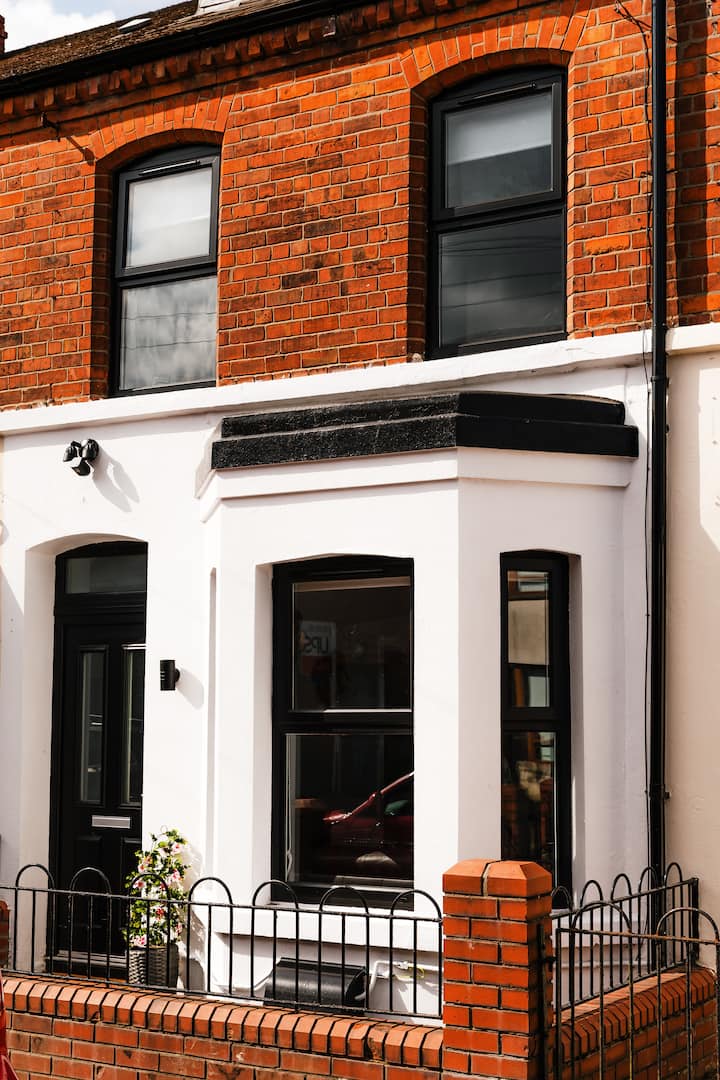 Chic And Stylish Two Bed Terrace - Titanic Belfast