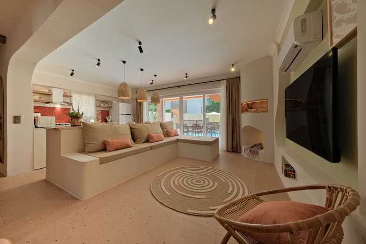 Chic Mediterranean Villa With Private Pool - Hisarönü