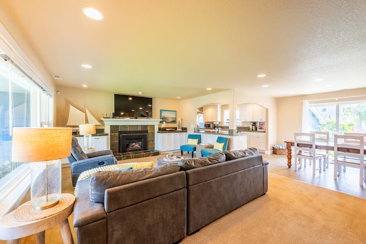 Sunburst Beach House I Hot Tub I Ac I Pet Friendly - Seaside, OR