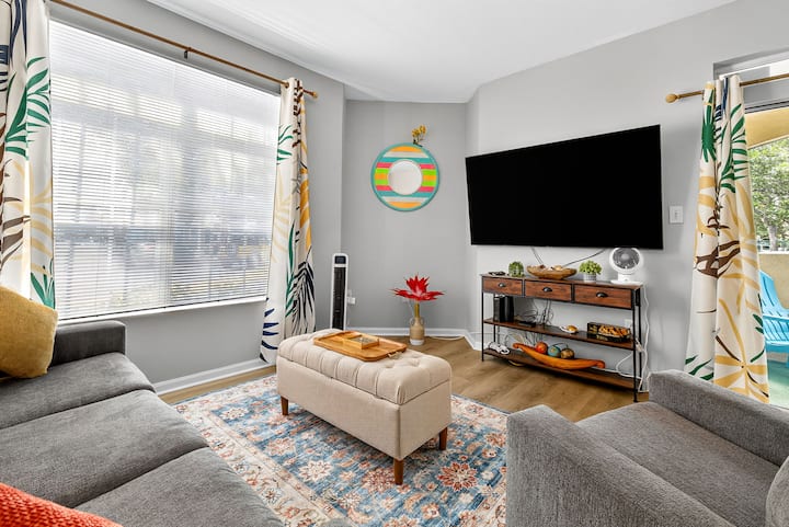 Condo 1br Retreat – Poolside - Newyears Available! - Clearwater, FL