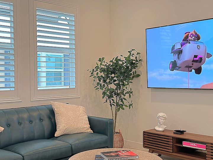 Cozy Comfort Stays - Anaheim, CA