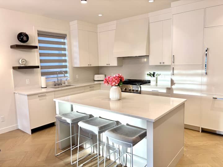 Home In The Heart Of Kensington - Calgary