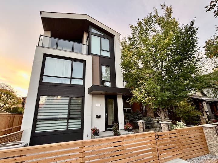 Home In The Heart Of Kensington - Calgary
