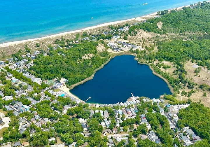 Two-property Beachfront Haven, 9br/7ba/sleeps 30 - Michigan City, IN