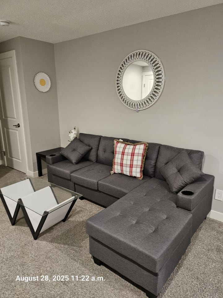 Self Contained Unit Near South Health Campus - Calgary