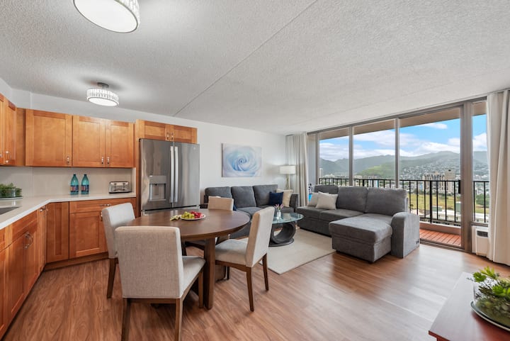New Listing! Waikiki Condo W/free Parking Sleeps 6 - Kailua, HI