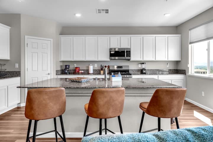 Modern City Views | Near Downtown Reno - Sparks, NV