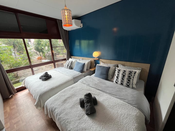 伊勢ブルーヴィラ本館と離れ｜遊び心とこだわりが詰まった空間・森隣接・屋外Bbq場有・15名宿泊 - Ise