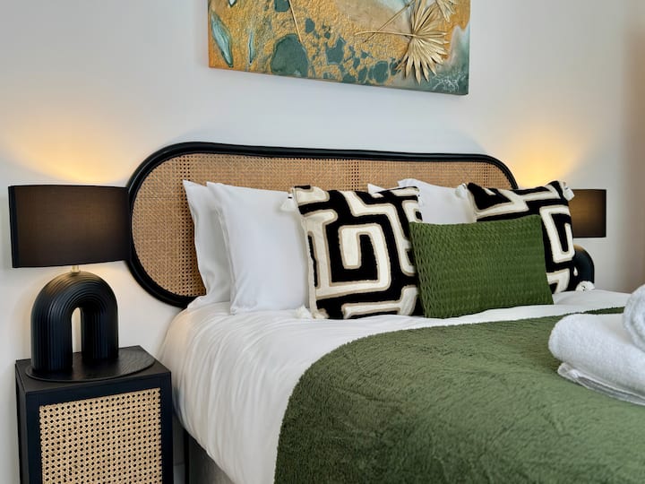 Modern Two-bedroom Flat - スウィンドン