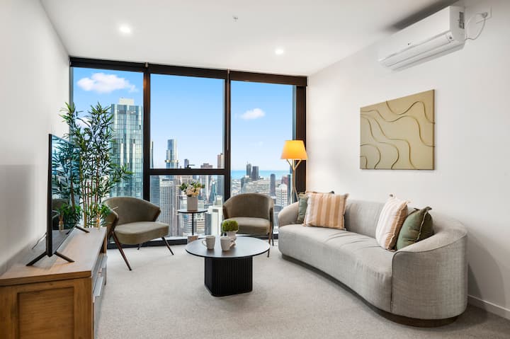 Exquisite Skyline | Luxe 3br Apt W/ Pool & Gym - Australia