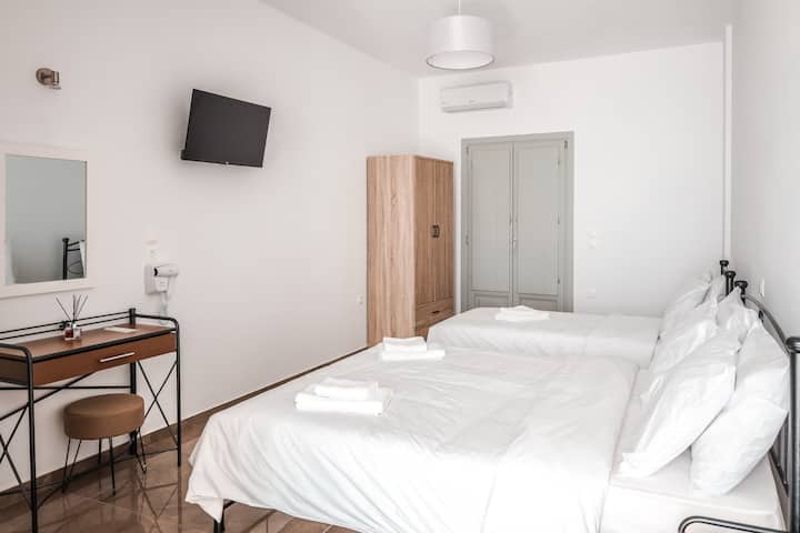 Xaravgi Resort Suites - Triple - Santorini