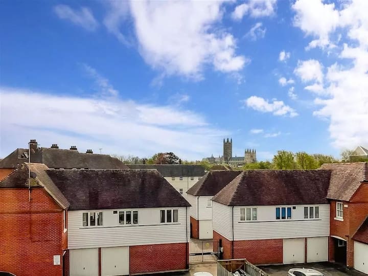 Double Bedroom + Private Bathroom, Cathedral View - Canterbury