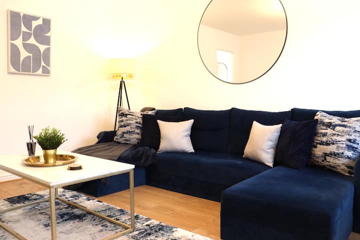 Comfy 3-bed House | Free Parking | Great Location - Milton Keynes