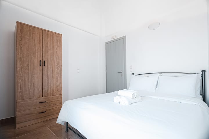 Xaravgi Resort Suites / Sea View - サントリニ島