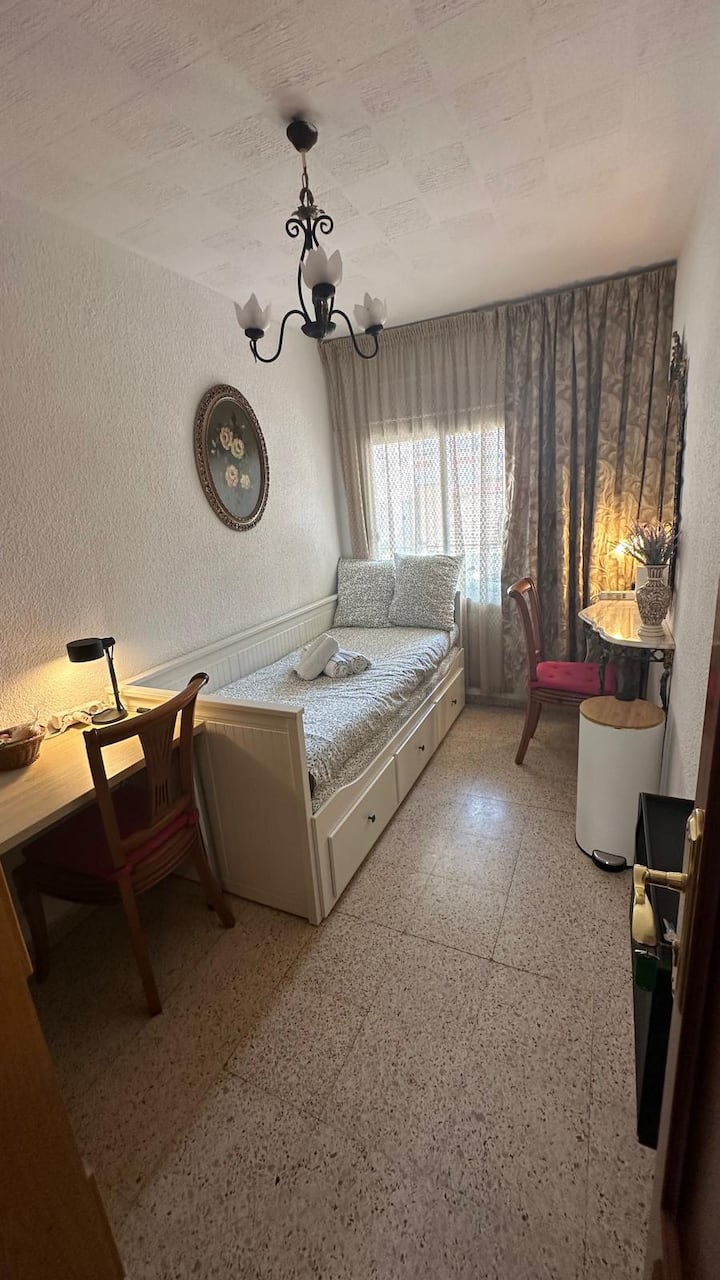 *Casita Alegría*
* Aire Acondicionado Y Desayuno * - Alicante