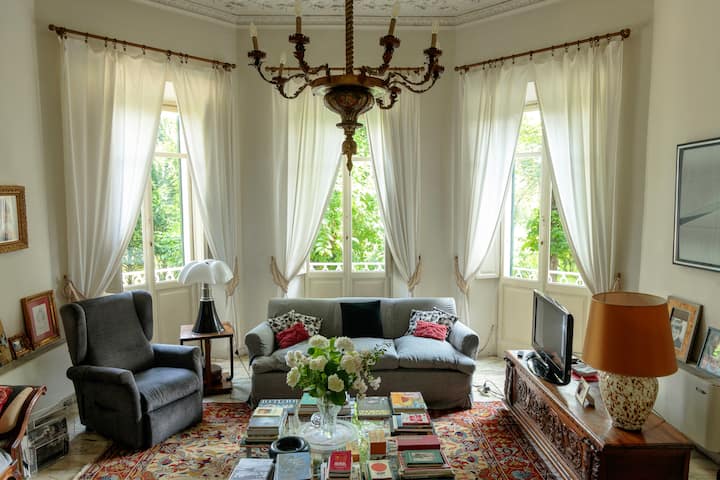 Chambre Bibliothèque Dans Villa Du Xixème - Parma