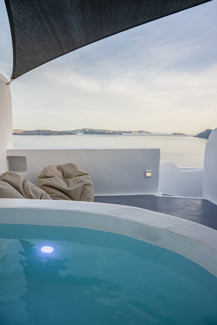 Deluxe Cave Suite | Hot Tub | Caldera View, 3domes - Santorini