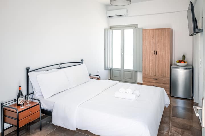 Xaravgi Resort Suites - Double - Santorini
