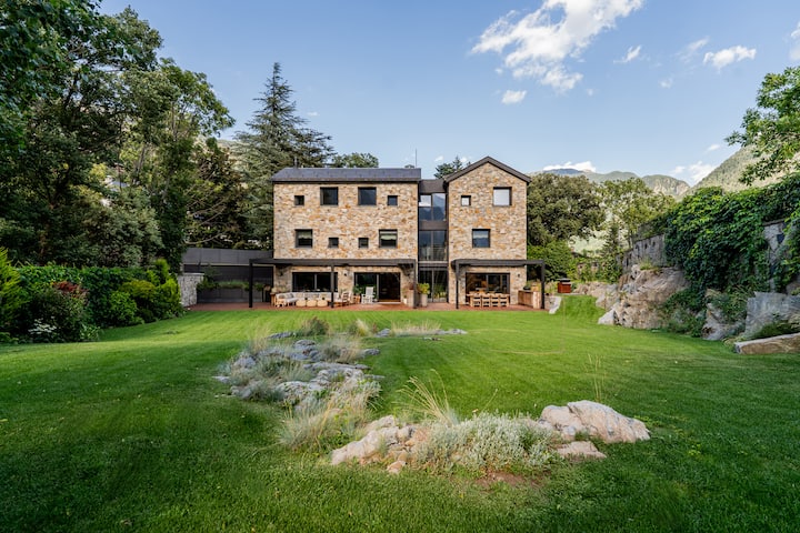 Historic French Embassy Gardens Chalet In Andorra - Andorra