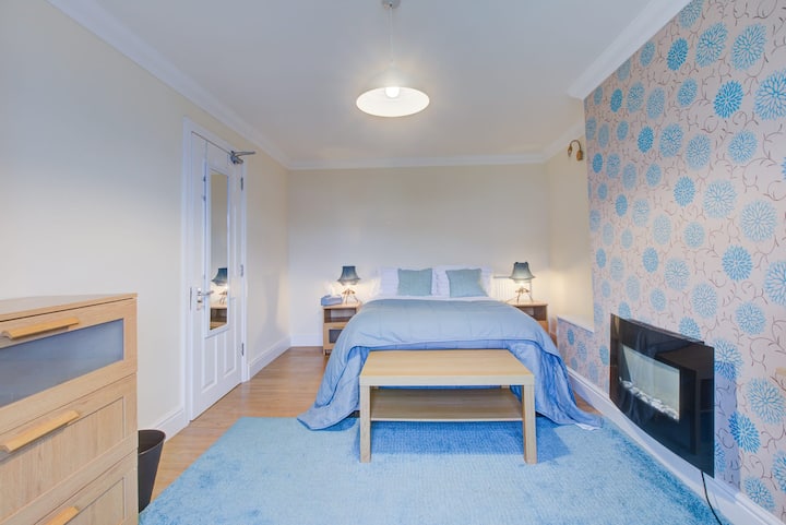 Free Parking | 7 Beds | Contractor & Large Groups - Berkshire