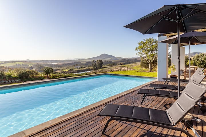 Contemporary Home In Secure Estate In The Wineland - Klapmuts