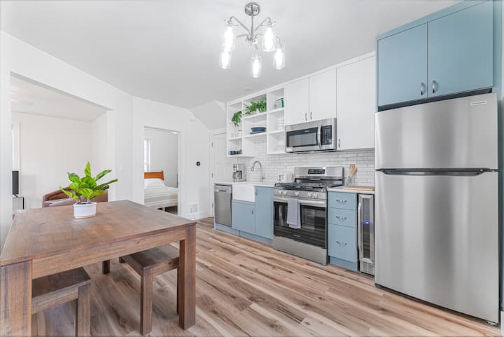 State St. 1br • Renovated • Walk To Beach & Town - Traverse City, MI