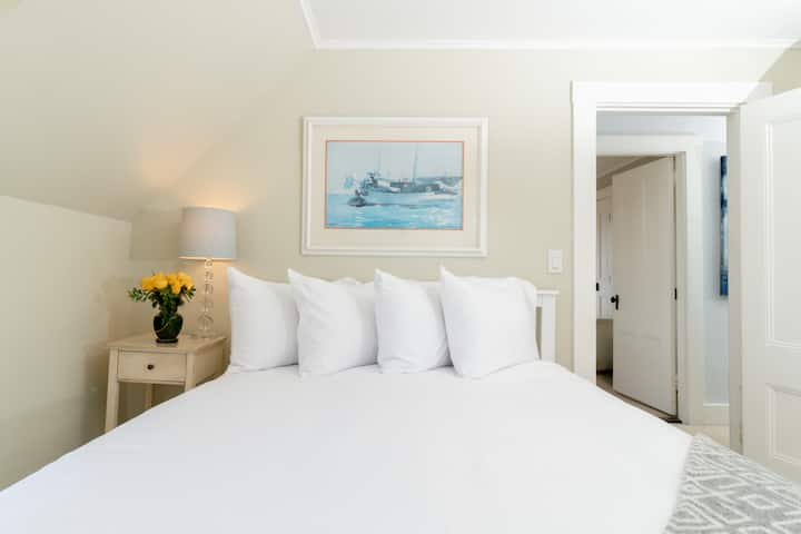 The Cottage At Topside Inn - Boothbay Harbor, ME