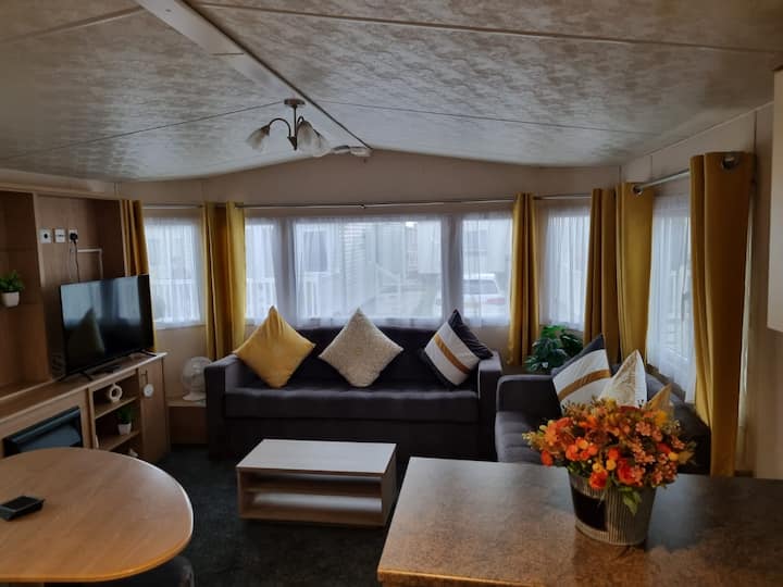 Caravan In Rhyl, North Wales For Holiday- Winkups - Towyn