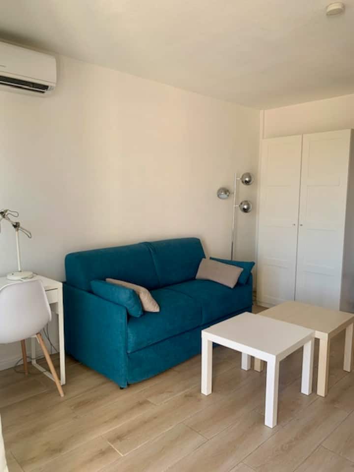 Old Town Studio Avec Terrasse à 5 Mn De La Plage - Antibes