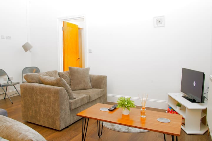 2br W/ Garden | Near Finsbury Park & Crouch Hill - London, UK